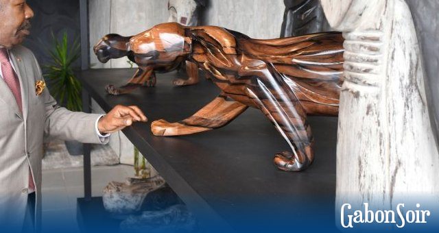 Ali Bongo visite le nouveau showroom « Akiba Wood Furniture » à Akanda ... Ali Bongo visite le nouveau showroom « Akiba Wood Furniture » à Akanda ...